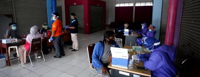 Swab Test Untuk Supir Angkot dan Kusir Delman Pasar Cimindi - Selamat ...